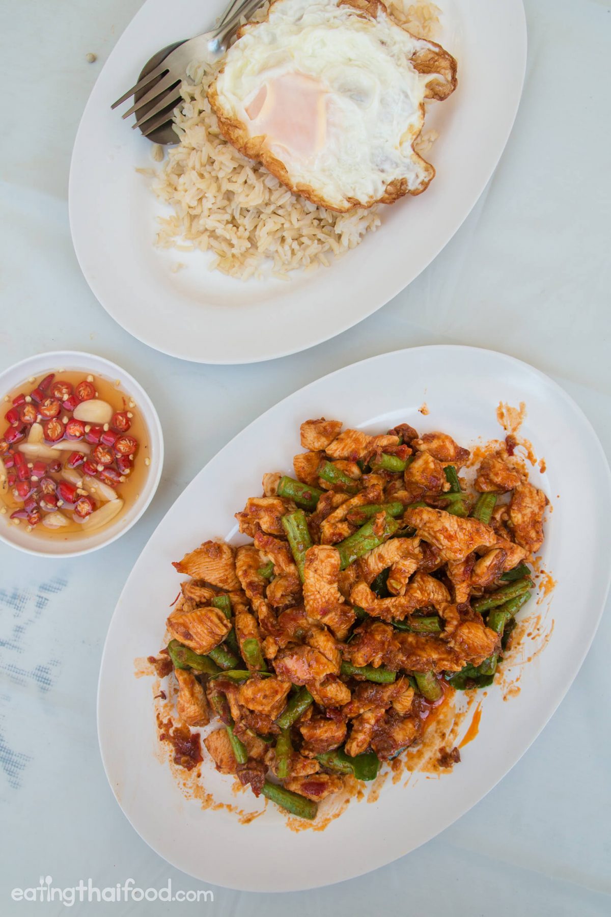 Receita de Gai Pad Prik Gaeng (รระ) | Yakaranda