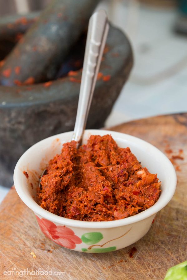 Authentic Thai Red Curry Paste Recipe (พริกแกงเผ็ด)