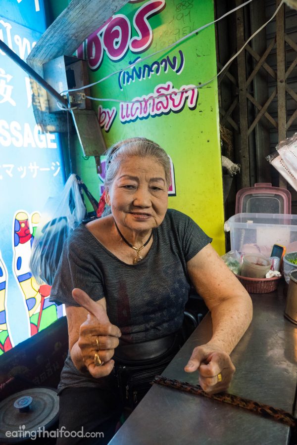 Bangkok's Blood Cockle Street Food Bar (หอยแครงป้าจิน) - Thai Street ...