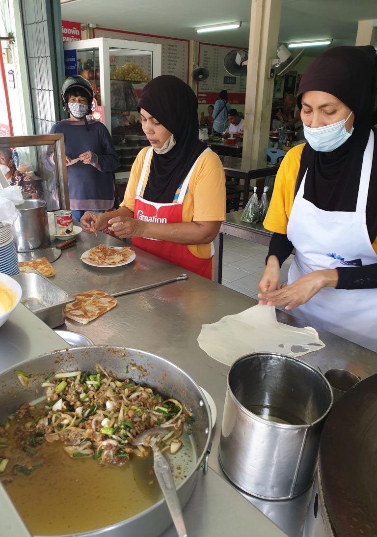 Roti Chaofa - Best Halal Roti + Goat Curry in Phuket, Thailand! - Thai ...
